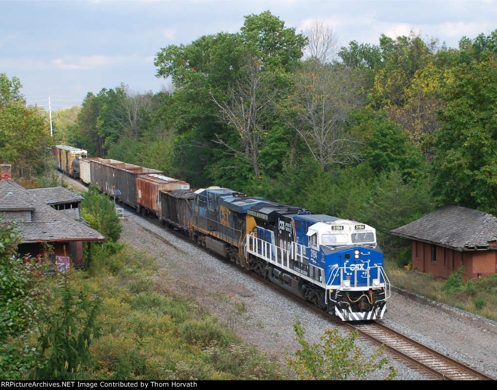 CSX 3194 leads CSX Q403 west over the Trenton Line near MP 50